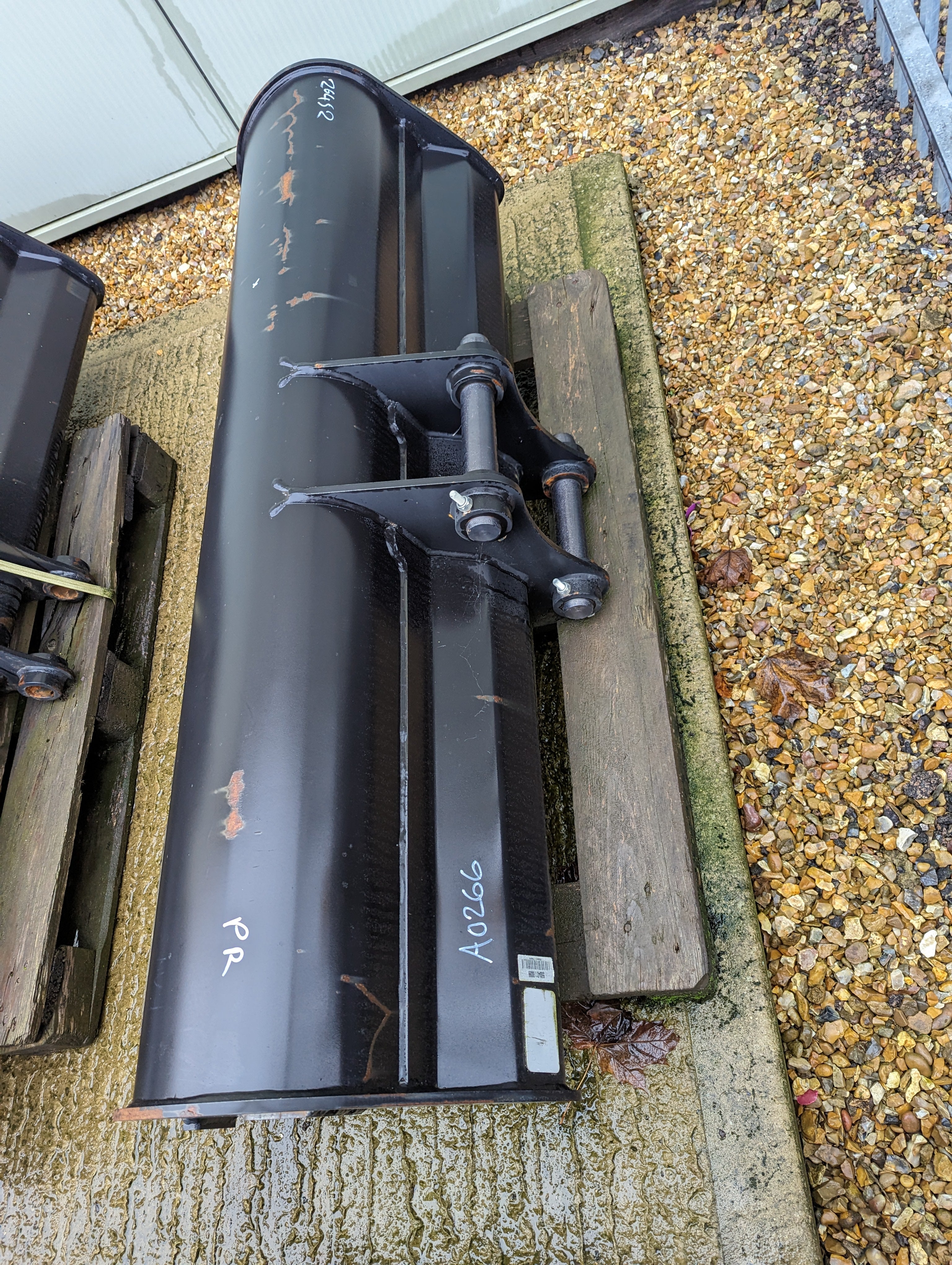 1500mm Grading Bucket With Pins: 980/A0266 – Watling JCB