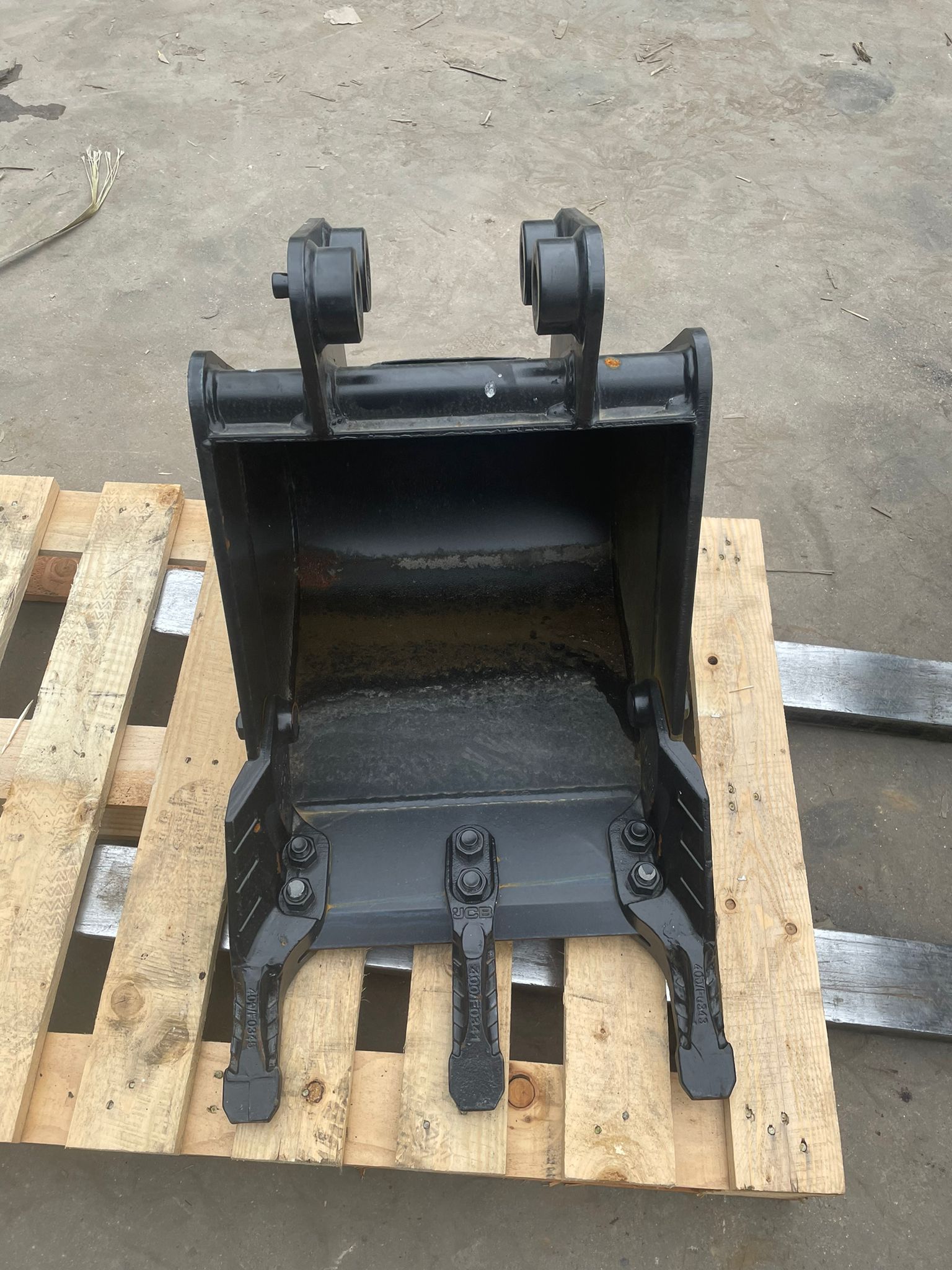 8025, 8026 & 8030 18” Digging bucket: 980/90470 – Watling JCB